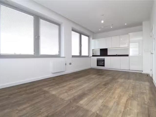 2 bedroom apartment for rent in Central House, Eagle Way, Grea.
