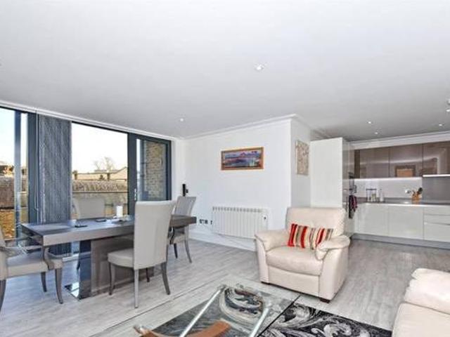 2 bedroom apartment for rent in Centric Acre Passage Windsor Berkshire SL4