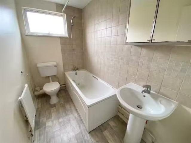 2 bedroom apartment for rent in Chantry Court, Woods Avenue, H.