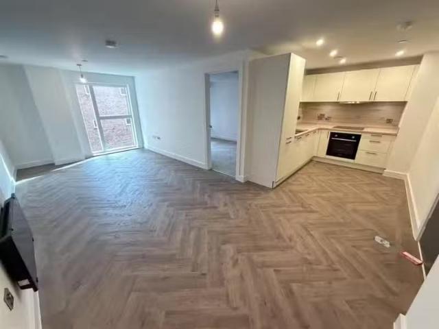 2 bedroom apartment for rent in Chapmans Yard, Upper Gough Str.