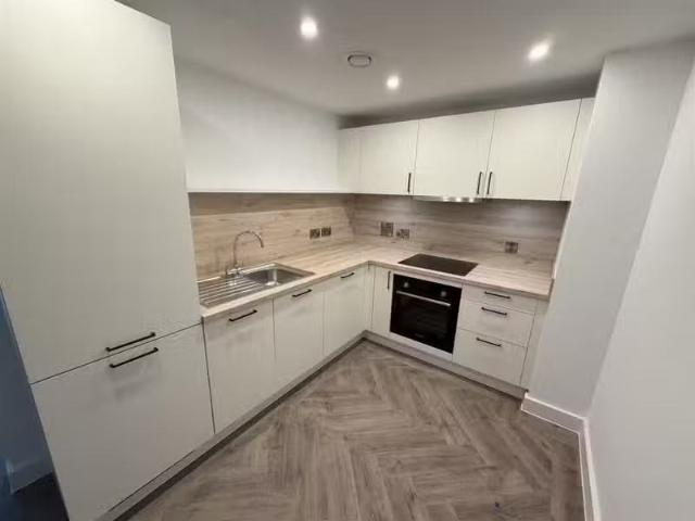 2 bedroom apartment for rent in Chapmans Yard, Upper Gough Str.