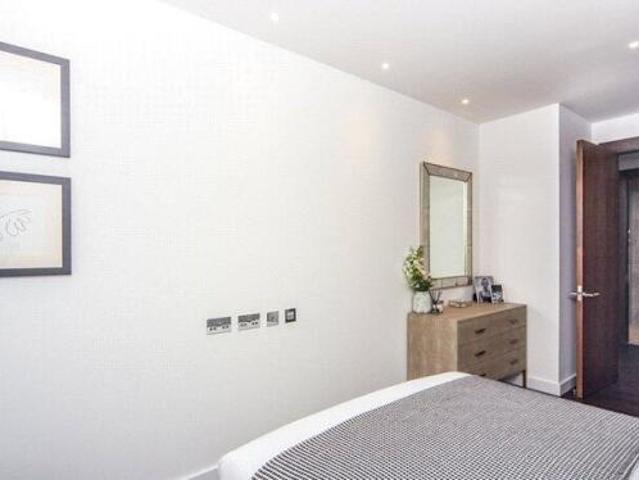 2 bedroom apartment for rent in Charles Clowes Walk, London, SW11