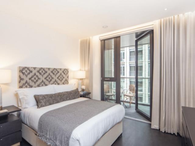 2 bedroom apartment for rent in Charles Clowes Walk, London, SW11