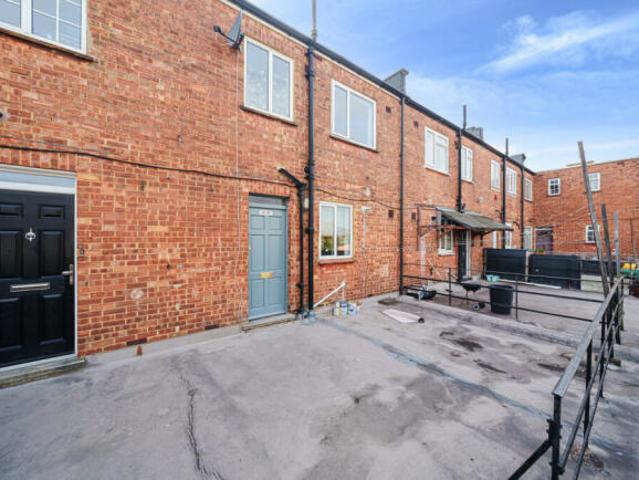 2 bedroom apartment for rent in Chatsworth Parade, Petts Wood, Orpington, BR5