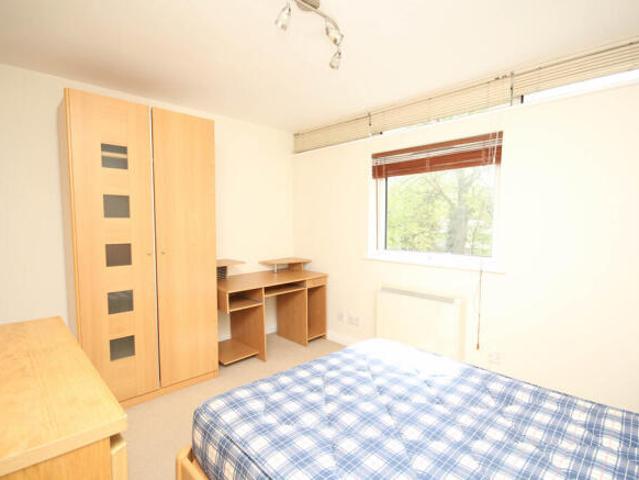 2 bedroom apartment for rent in Chaucer court, CT1