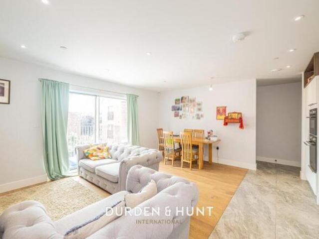2 bedroom apartment for rent in Chelmsford Road, Shenfield, CM15