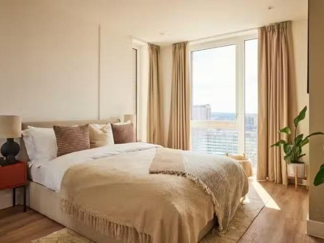 2 bedroom apartment for rent in Cherry Orchard Road, Croydon.