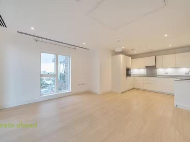 2 bedroom apartment for rent in Cherry Orchard Road, Croydon.