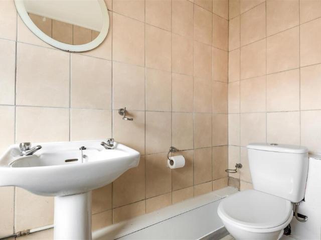 2 bedroom apartment for rent in Chesterwood Drive, Sheffield, S10