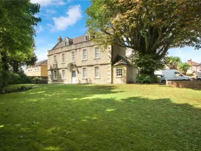 2 bedroom apartment for rent in Chestnut Court, Vicarage Road.