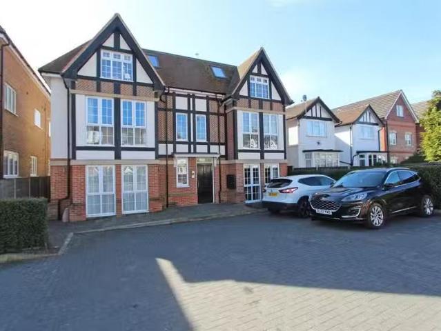 2 bedroom apartment for rent in Chipstead Valley Road, CR5