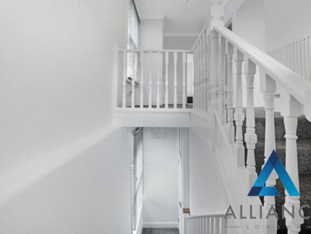 2 bedroom apartment for rent in Chiswick High Road, London, W4