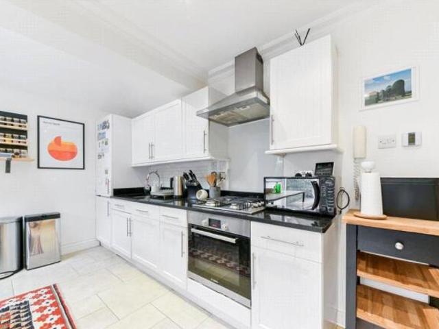 2 bedroom apartment for rent in Chivalry Road, London, SW11