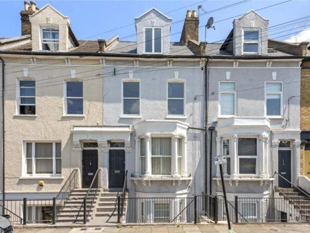 2 bedroom apartment for rent in Chivalry Road, SW11