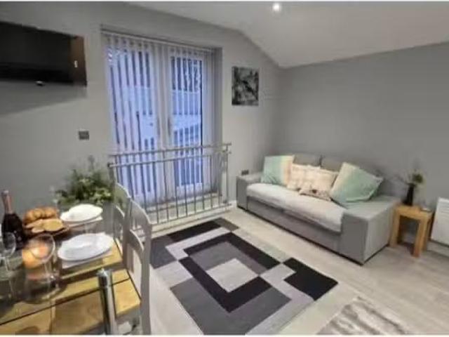 2 bedroom apartment for rent in Church View, Whitchurch, Cardi.