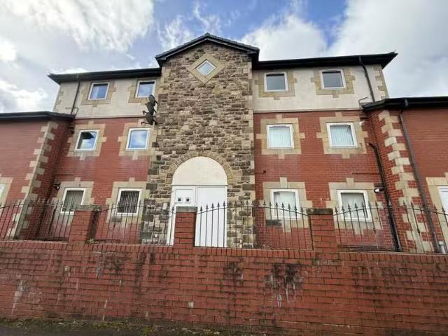 2 bedroom apartment for rent in Church Mews, Deardens Street.