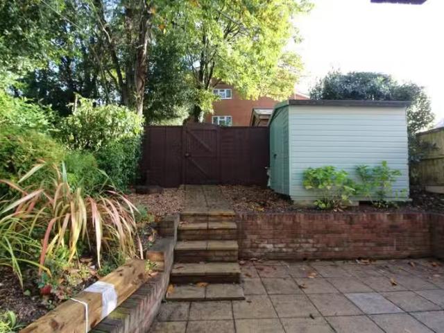 2 bedroom apartment for rent in Church Road, Ashley Cross, Low.