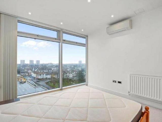 2 bedroom apartment for rent in Church Road, Southend On Sea, Essex, SS1