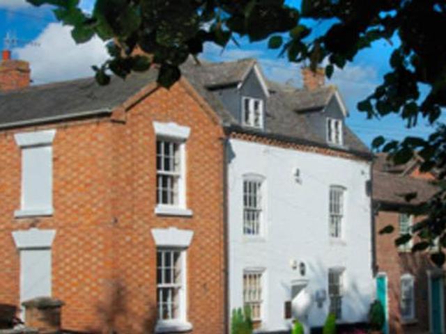 2 bedroom apartment for rent in Church Street Bidfordonavon B50
