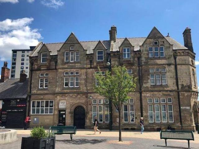 2 bedroom apartment for rent in Church Street Salford M30 0BJ M30