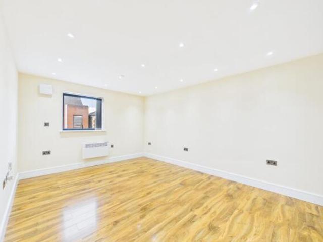 2 bedroom apartment for rent in Church Street, Slough, Berkshire, SL1