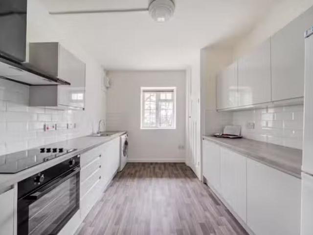 2 bedroom apartment for rent in Church Street Surrey KT12