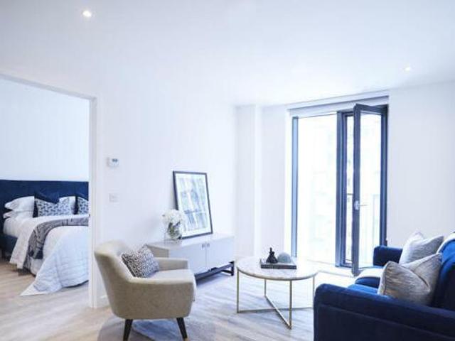 2 Bedroom Apartment For Rent In Circle Square, Manchester