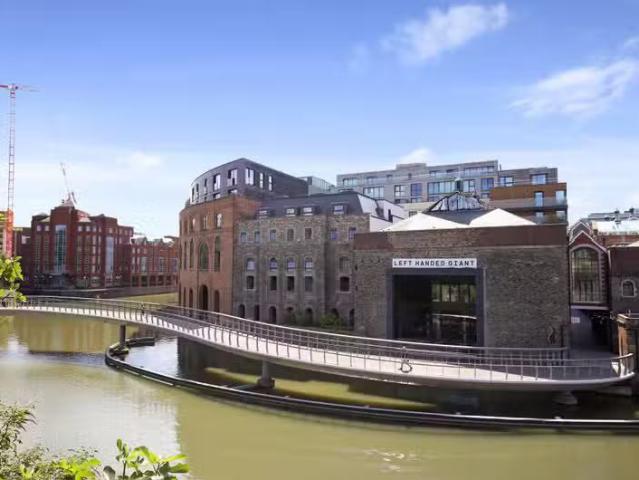 2 bedroom apartment for rent in City Centre, Finzels Reach, BS.