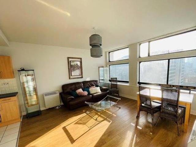 2 bedroom apartment for rent in City Heights Victoria Bridge Street M3