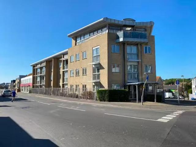 2 bedroom apartment for rent in Claremont Road, Seaford, East.