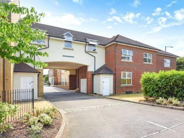 2 bedroom apartment for rent in Clarendon Court 128132 Clarence Road Windsor Berkshire SL4