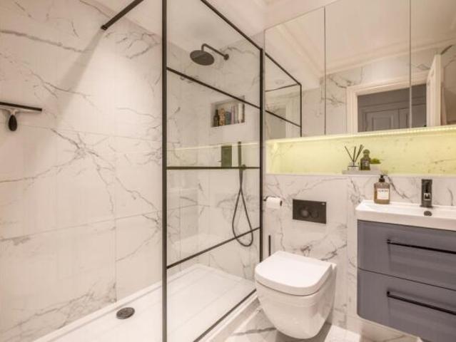 2 bedroom apartment for rent in Clevedon Road Richmond TW1
