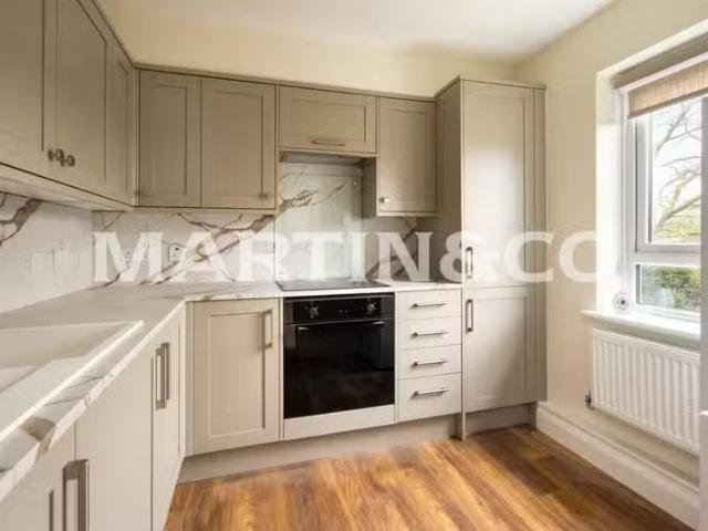 2 bedroom apartment for rent in Cleveland Road, South Woodford.