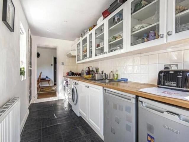 2 bedroom apartment for rent in Cline Road, GU1