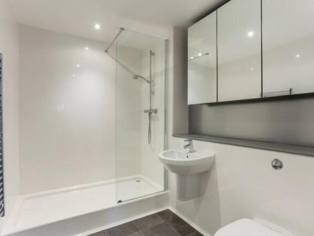 2 bedroom apartment for rent in Clippers Quay Salford M50