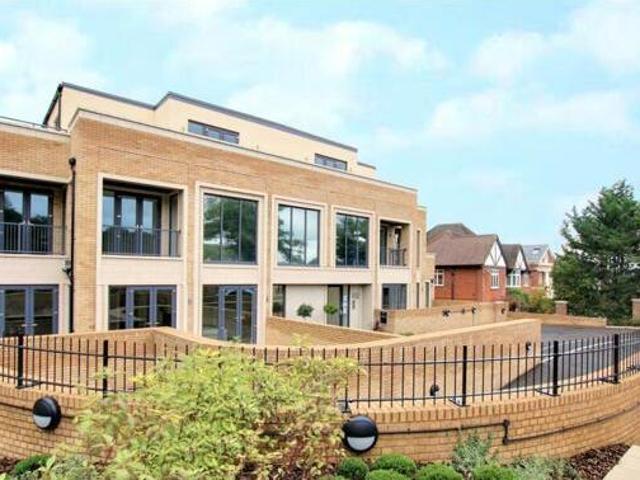 2 Bedroom Apartment For Rent In Cockfosters, Barnet
