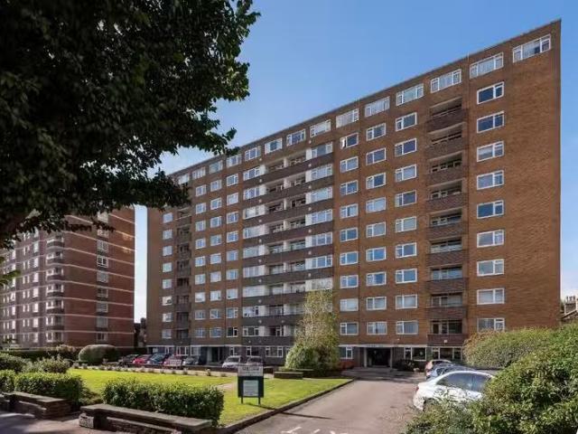2 bedroom apartment for rent in Coombe Lea, Grand Avenue, Hove.