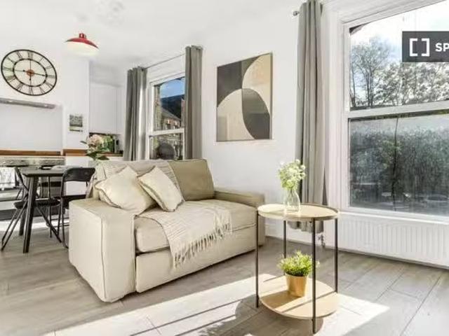 2 bedroom apartment for rent in Coldharbour, London