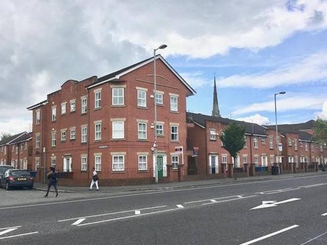 2 bedroom apartment for rent in College Court Greenheys Lane West Hulme M15