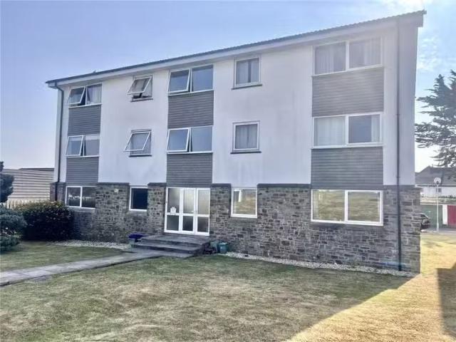 2 bedroom apartment for rent in College Close, Westward Ho, Bi.