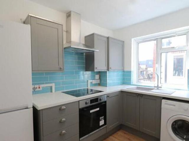2 Bedroom Apartment For Rent In Colliers Wood, London