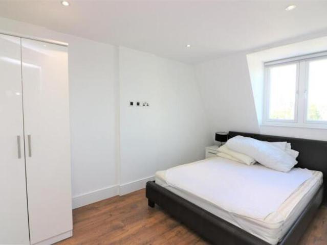 2 bedroom apartment for rent in Commercial Road, Limehouse, E14