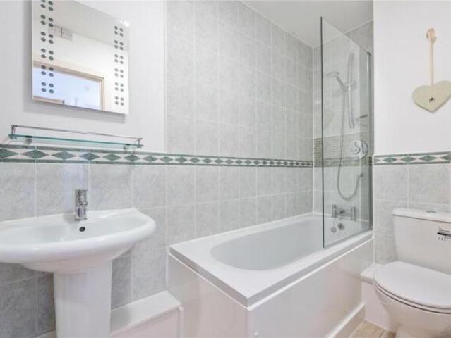 2 bedroom apartment for rent in Commercial Road, London, E1