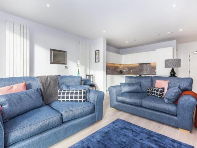 2 bedroom apartment for rent in Commodore House, E16