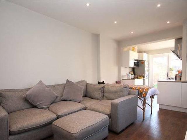 2 bedroom apartment for rent in Commonside West Mitcham CR4