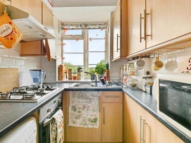 2 bedroom apartment for rent in Compton Court, Victoria Crescent, SE19