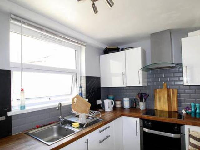 2 bedroom apartment for rent in Compton Place Torquay TQ1