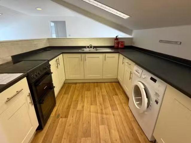 2 bedroom apartment for rent in Concorde House, Langrish, Pete.