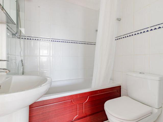2 bedroom apartment for rent in Consort House, Queensway, London, W2