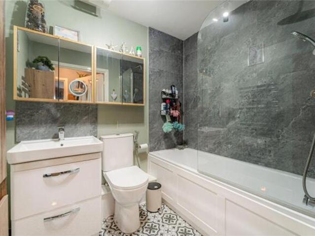 2 bedroom apartment for rent in Coppetts Road, London, N10